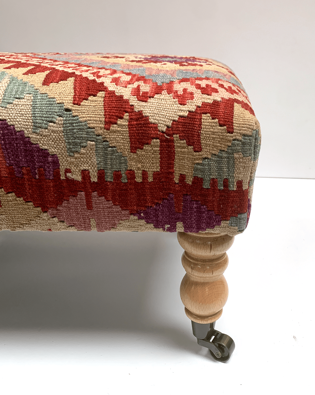 Harem natural coloured leg with antique style castors – kilimfurniture